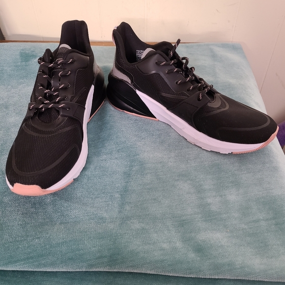 Fabletics | Shoes | Fabletics Pacifica Sneakers Athletic Run Walk ...